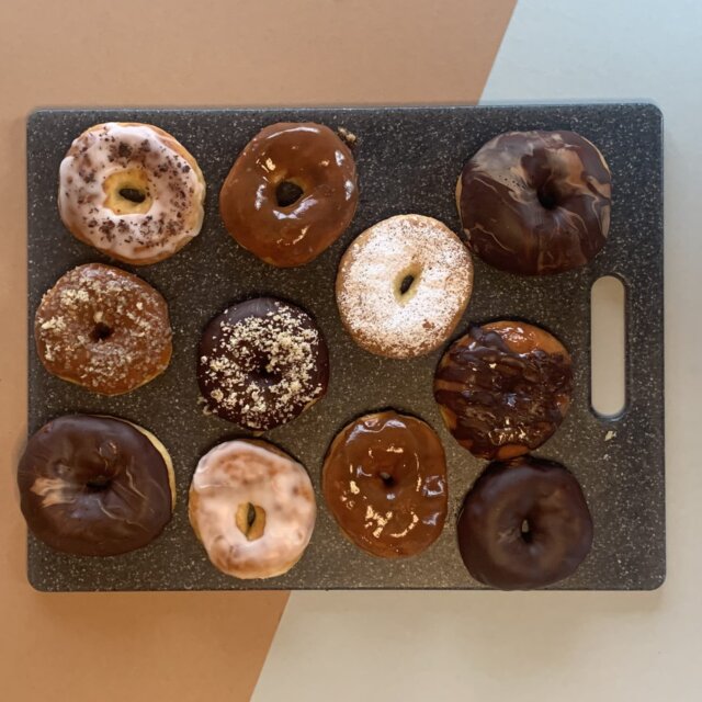 Healthy donuts with only 154 calories per donut with frosting.